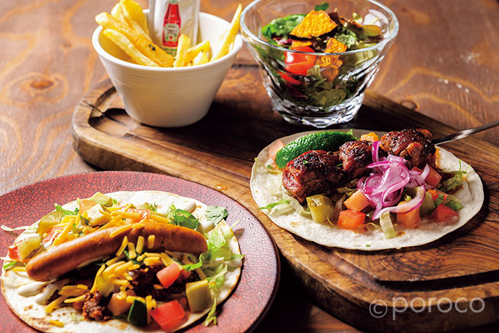 【札幌】狸小路商店街2丁目「狸COMICHI」には気軽に楽しめる美味しいお肉がいっぱい！｜poroco ポロコ｜札幌がもっと好きになる。おいしく、楽しく、札幌女子のためのWEBサイト